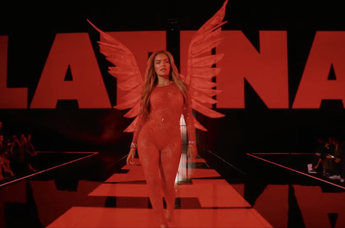 Karol G brilla en la pasarela de Victoria’s Secret: una noche de poder femenino y glamour ...